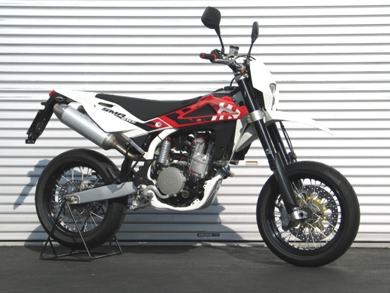 HUSQVARNA SM510R I.E.入荷！｜新着情報｜MVアグスタ(MV AGUSTA)、ハスクバーナ(Husqvarna)、イタル ...